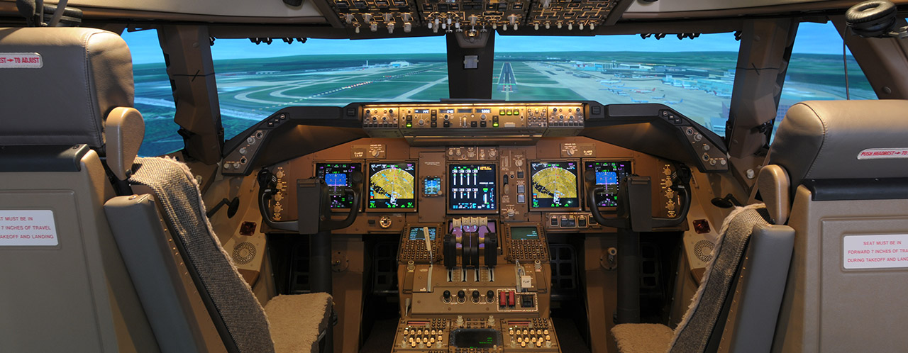 Boeing 747 8 Cockpit